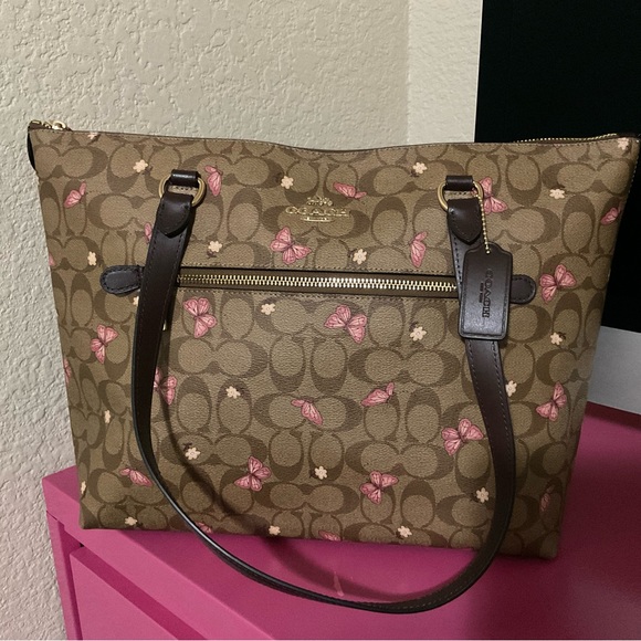 Coach | Bags | Coach Gallery Tote With Pink Butterflies Floral 272 ...